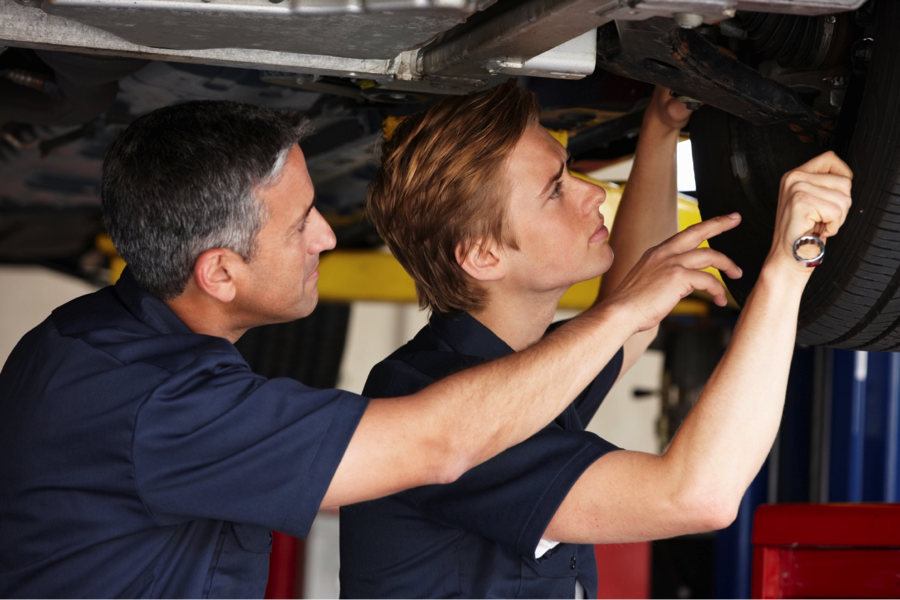 Mécanicien automobile: comment démarrer votre carrière!