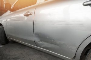 Portière de voiture : réparation et prix